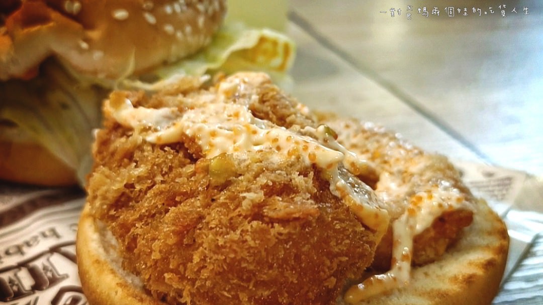 77炸雞東港店│美式漢堡夠浮誇！韓式炸雞酥脆醬香！混搭台式菜色讓你同時吃上！內用飲料還讓你喝到炸！ – 吃貨閔爸-一對爸媽兩個娃的吃貨人生