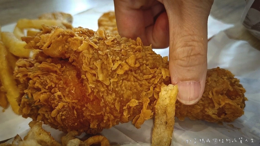 77炸雞東港店│美式漢堡夠浮誇！韓式炸雞酥脆醬香！混搭台式菜色讓你同時吃上！內用飲料還讓你喝到炸！ – 吃貨閔爸-一對爸媽兩個娃的吃貨人生